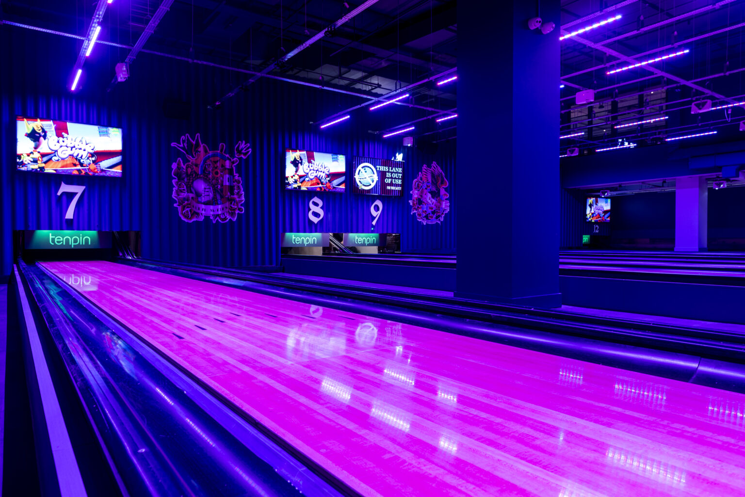 A brand new interactive bowling alley and arcade has opened in the ...