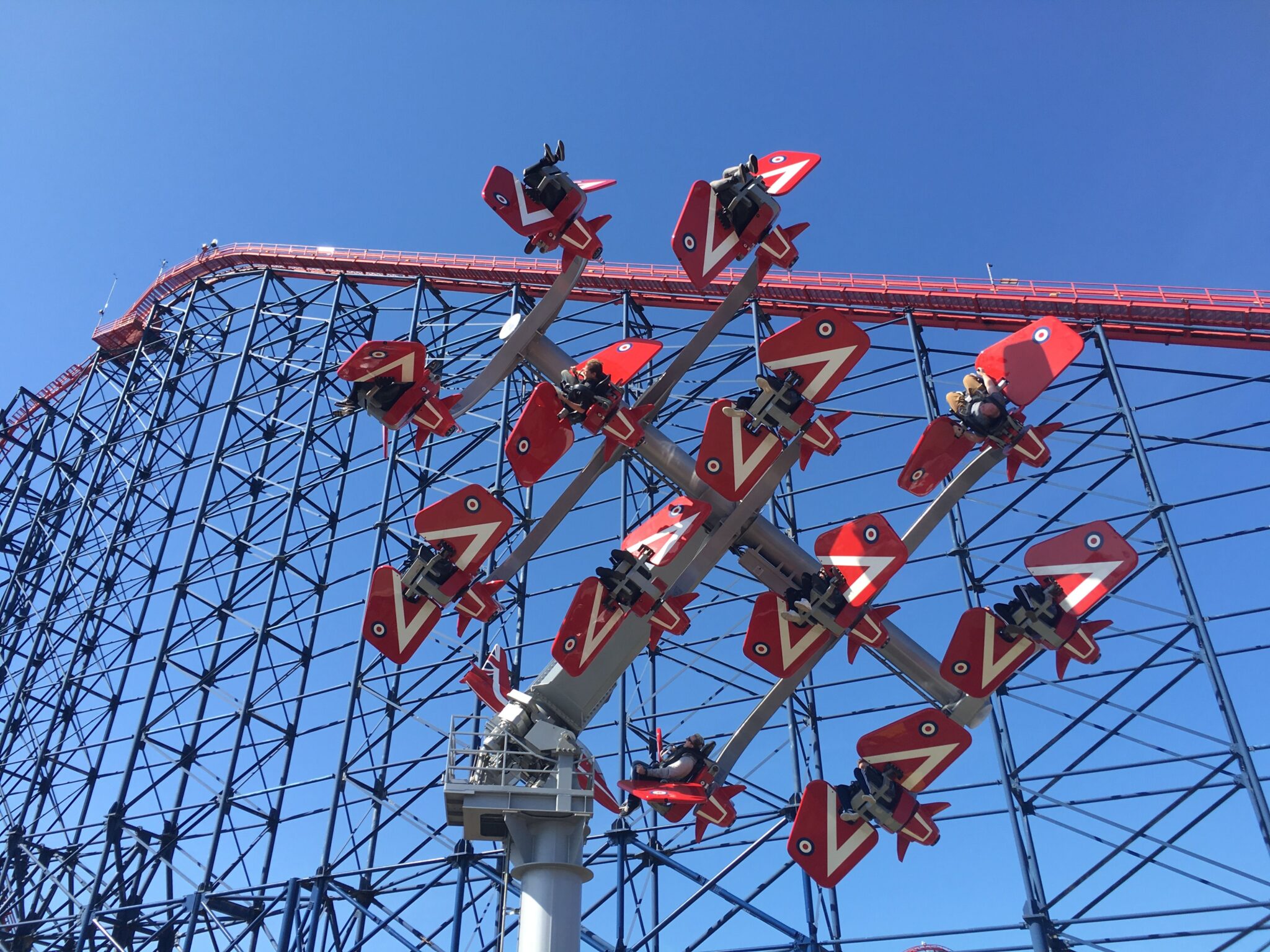 Video of Oldham lad spinning uncontrollably on Blackpool Pleasure Beach ...