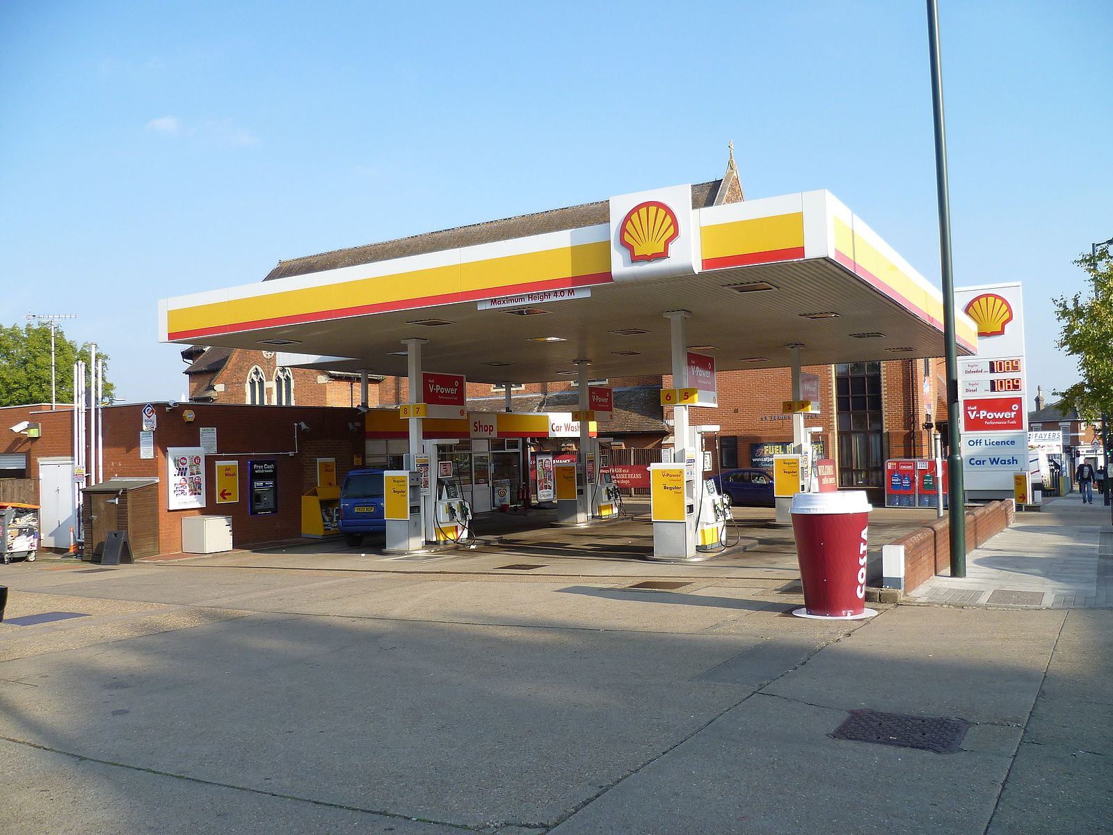 Full list of all the shops open in the Trafford Centre and Arndale ...