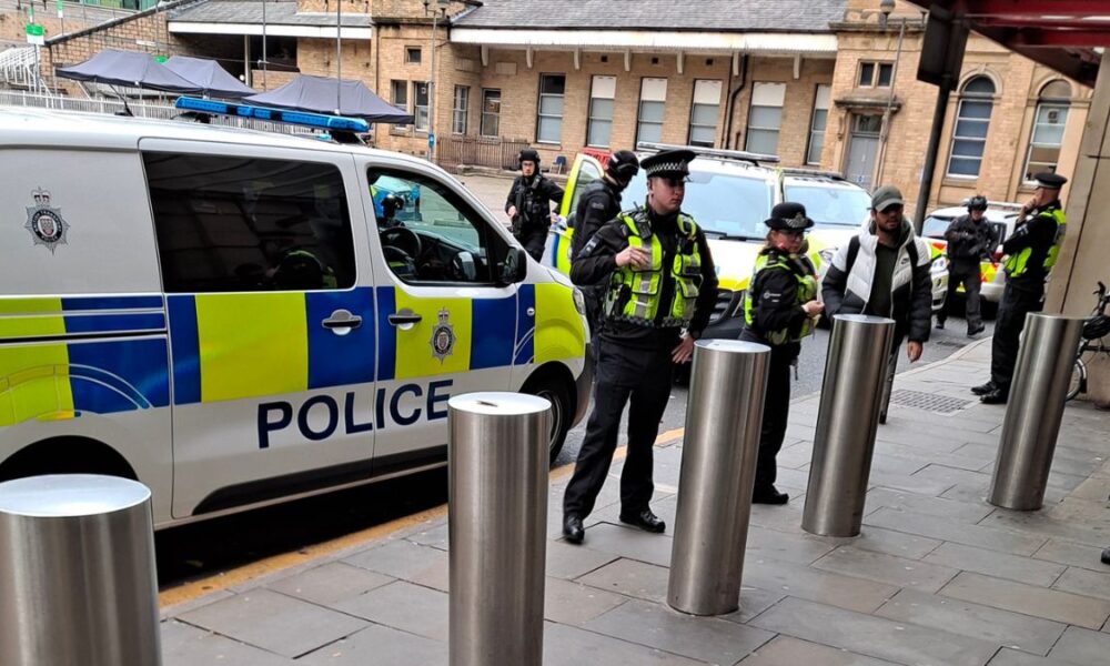 Manchester Victoria station evacuated by armed police