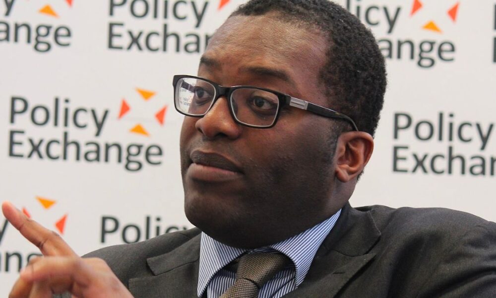 Kwasi Kwarteng 'sacked as chancellor' over mini-budget U-turn Kwasi Kwarteng 'sacked as chancellor' over mini-budget U-turn